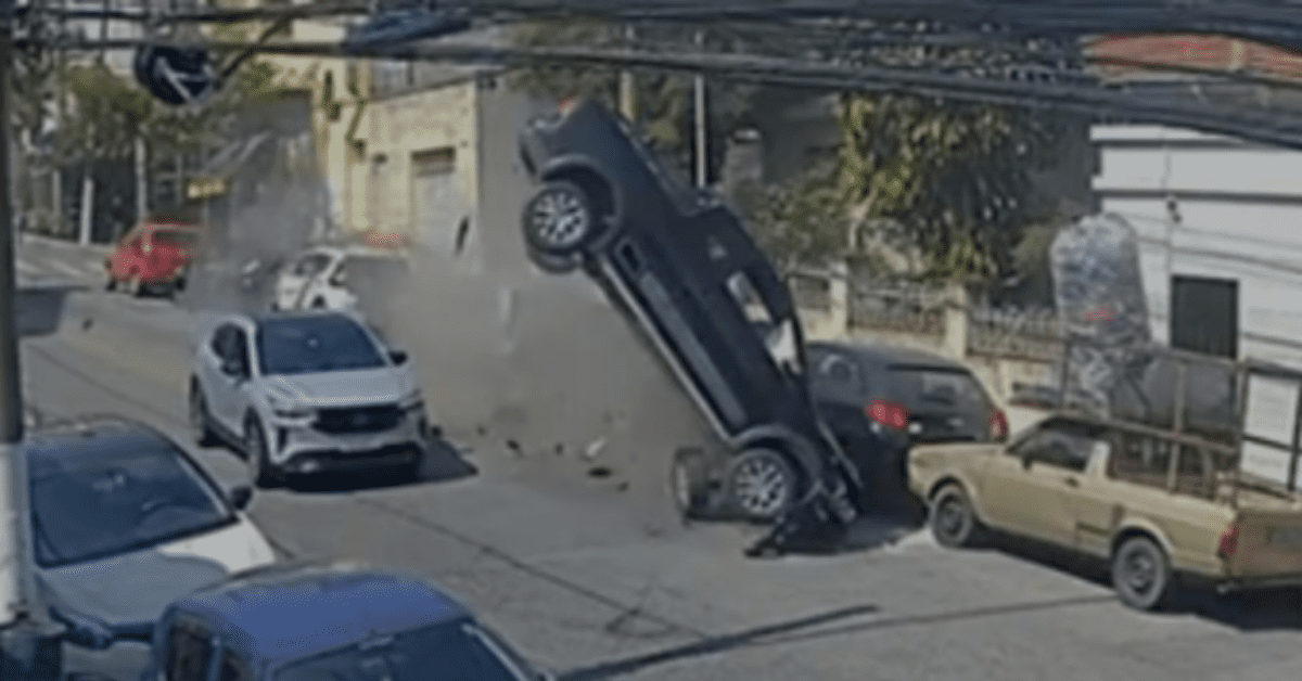 [VÍDEO] Motorista Perde Controle, Carro ‘voa’ E Colide Com Dez Veículos ...